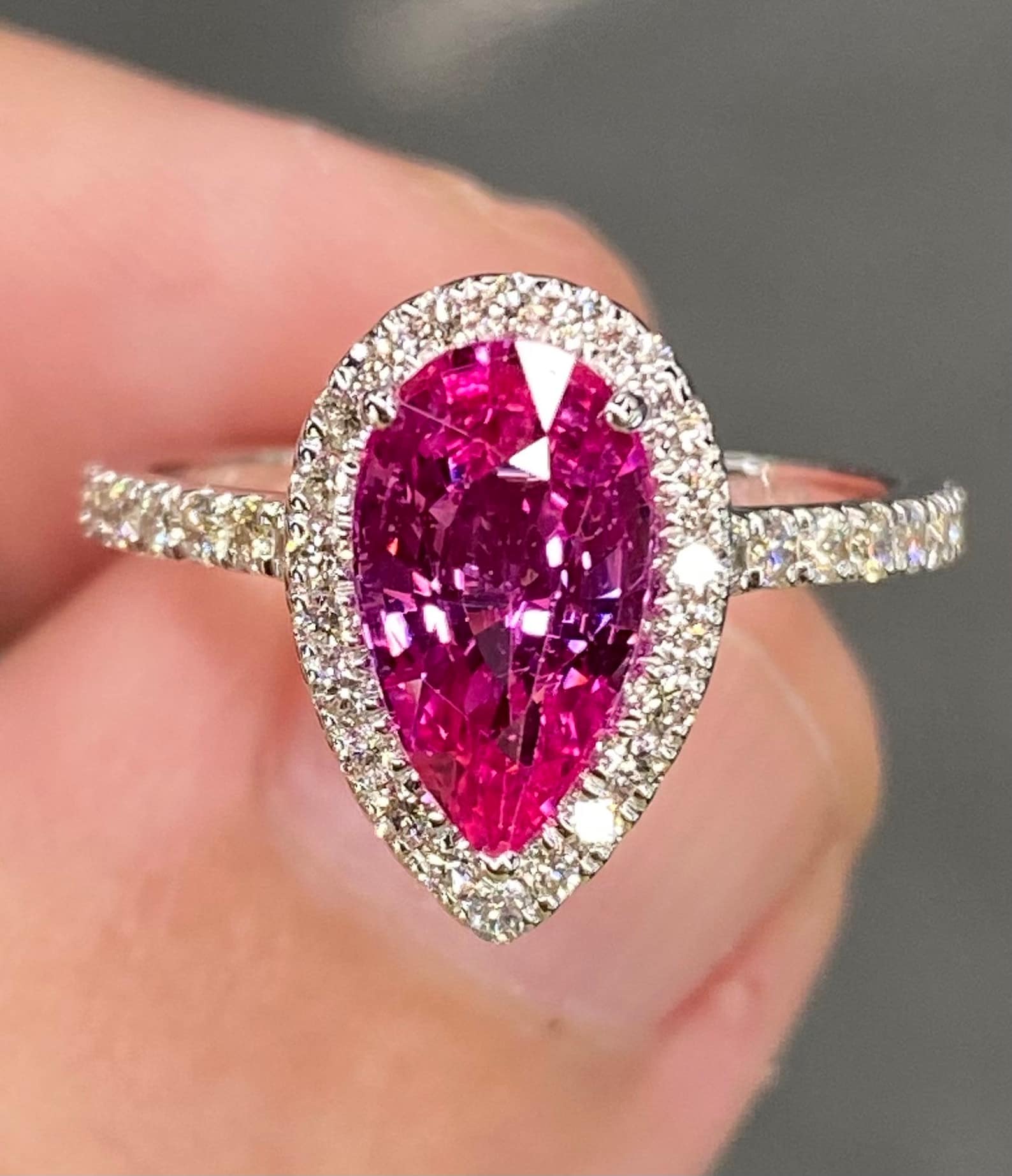 Exceptional GRS Unheated 3 Ctw Neon Pink Sapphire & E VVS - Etsy