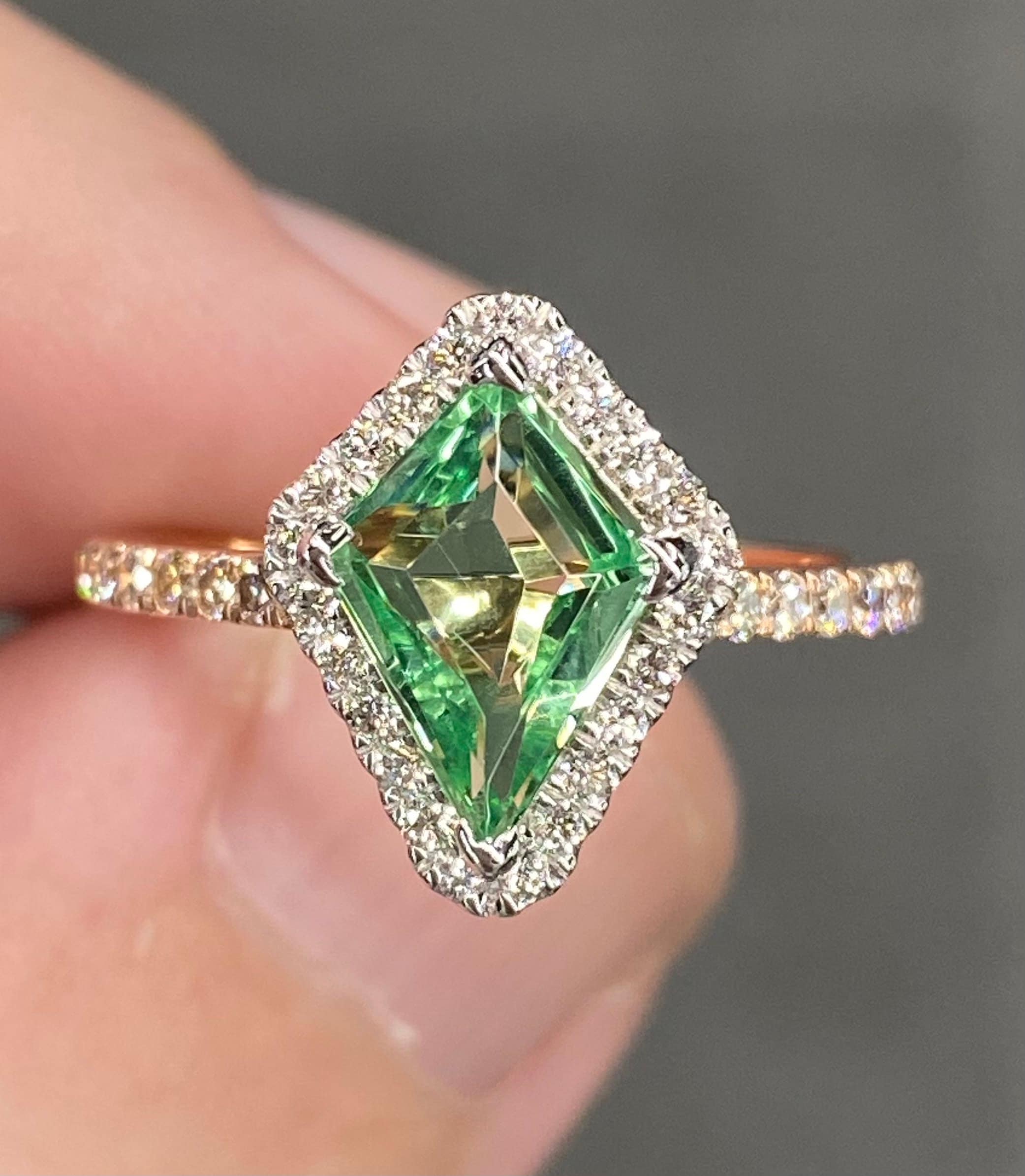 Stunning 2 Ctw Kite Cut Merelani Mint Garnet & VVS Diamond 2 Tone White ...