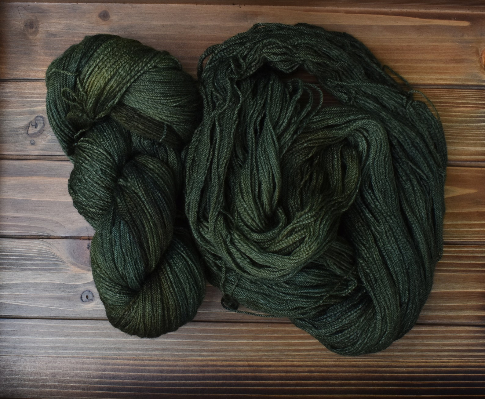 Fern Cliff: Dark Olive Green Yarn. Hand-dyed Wool Yarn. Tonal - Etsy