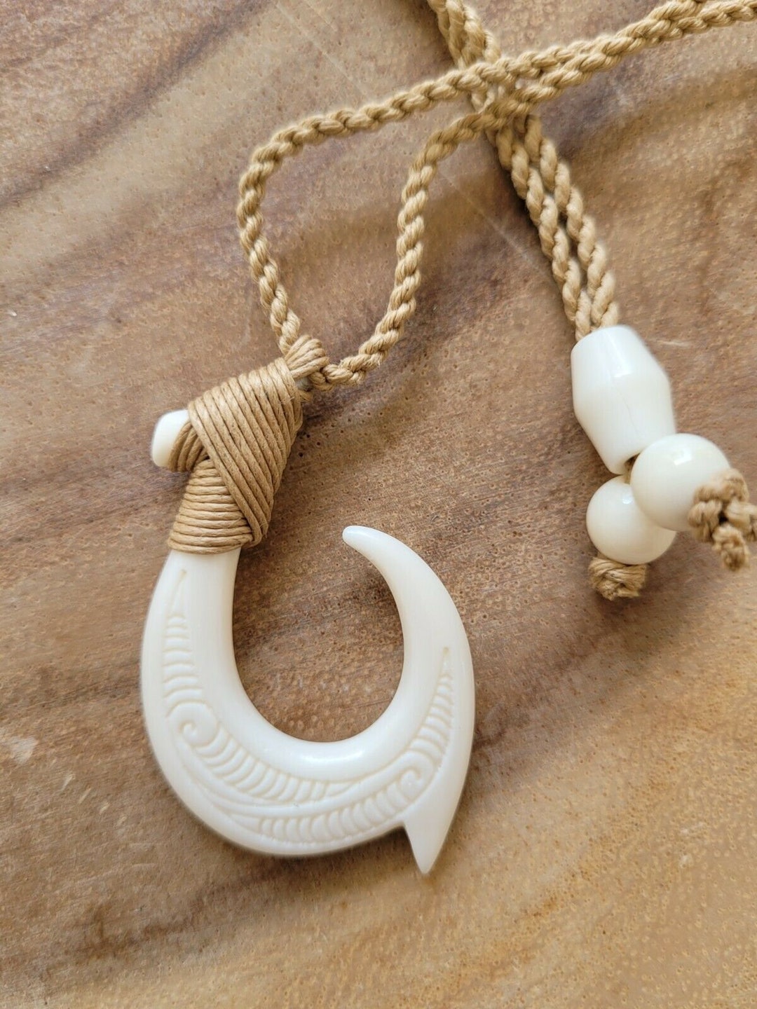 Hawaiian Jewelry Tribal Fish Hook Buffalo Bone Carved Pendant Necklace ...