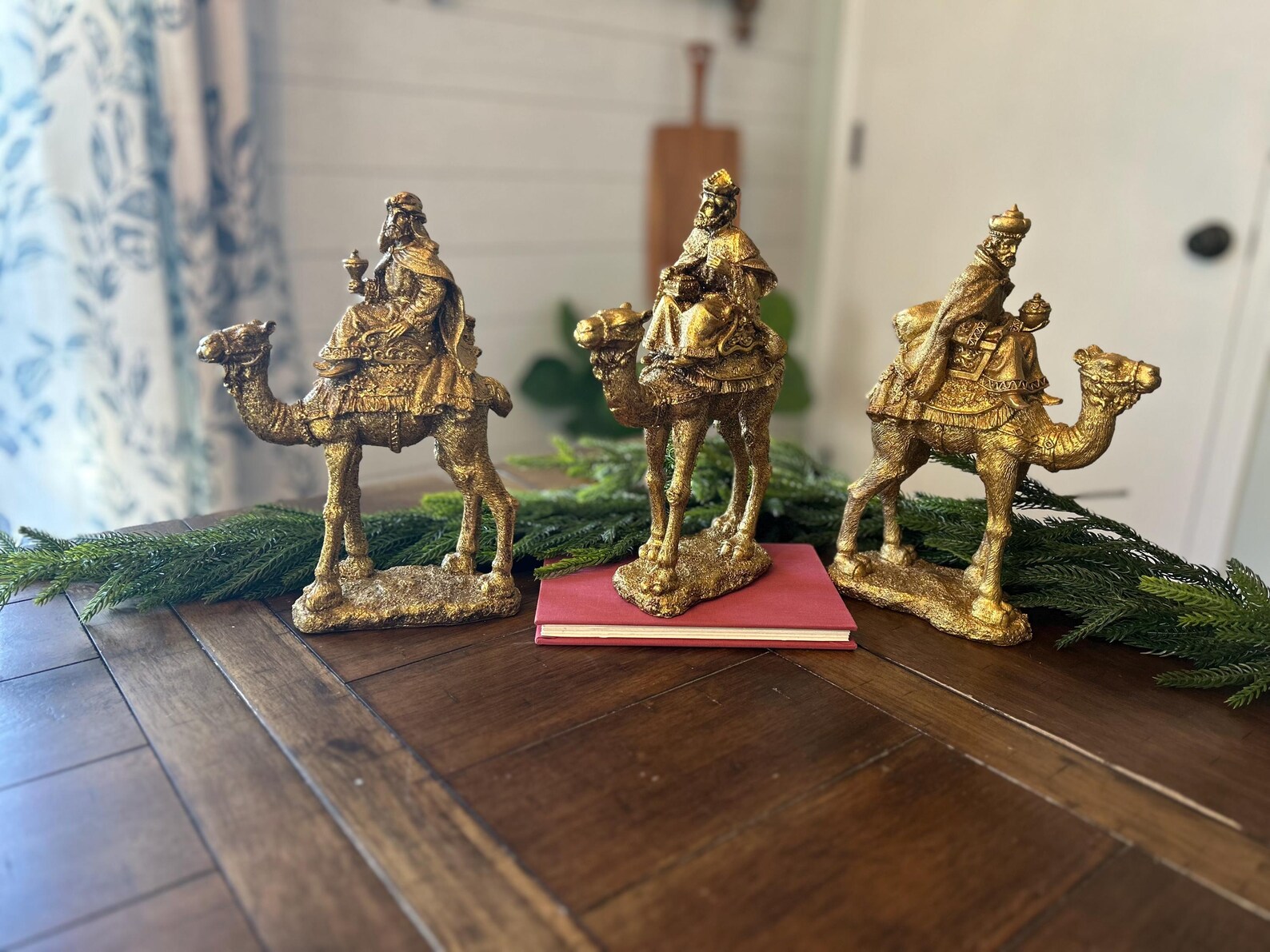 Resin Wise Men Table Sculpture Set, Nativity Scene - Etsy