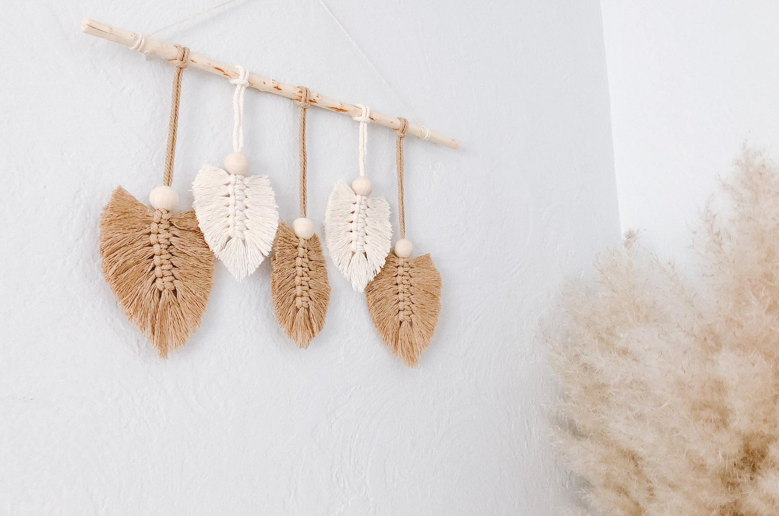 Custom Macrame Feather Hanging (5 Feathers) - Etsy