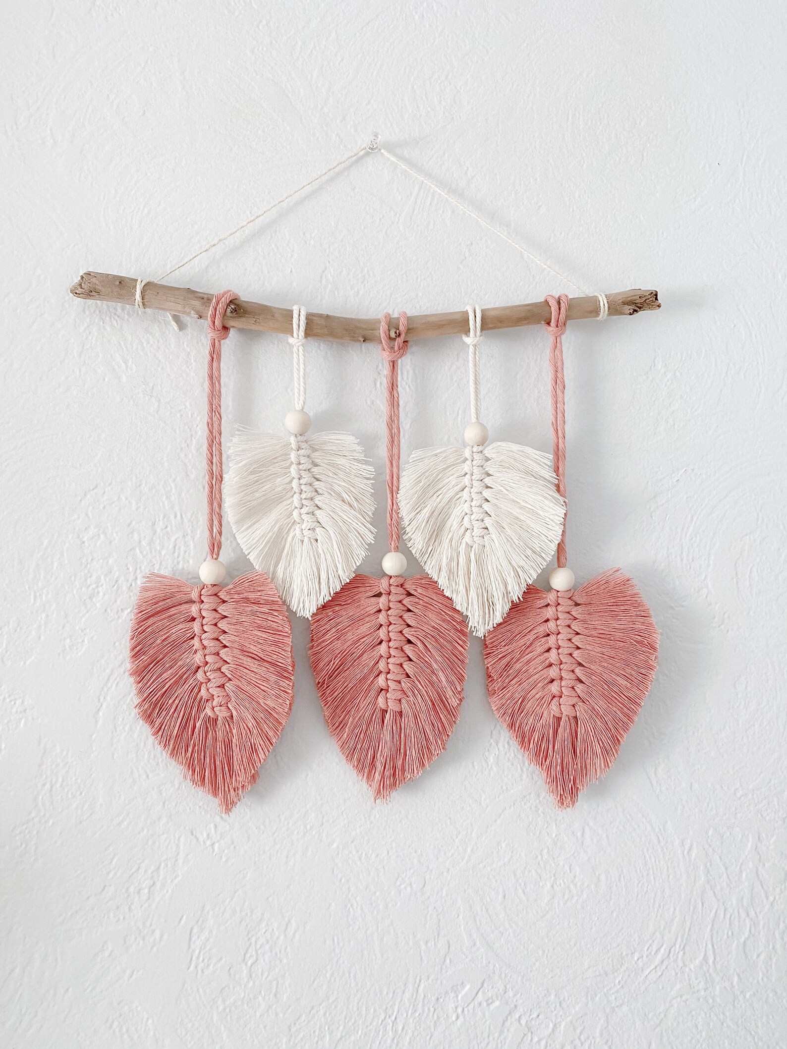 Custom Macrame Feather Hanging (5 Feathers) - Etsy