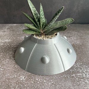 UFO Planter - Flying Saucer Pot - Cute Alien Spaceship Planter - Gift ...