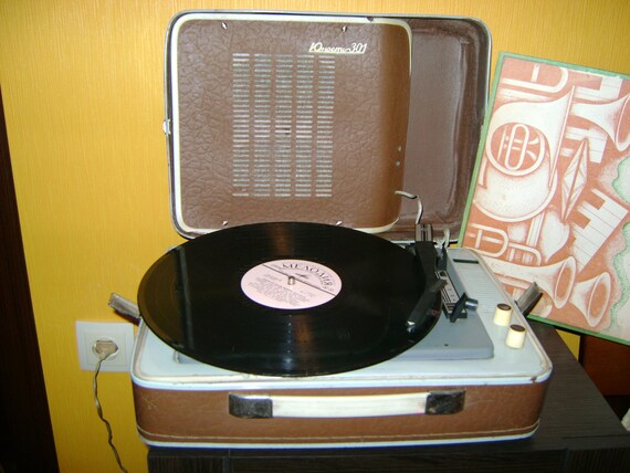 Vintage Soviet Portable Handheld Tube Electrophone Turntable | Etsy