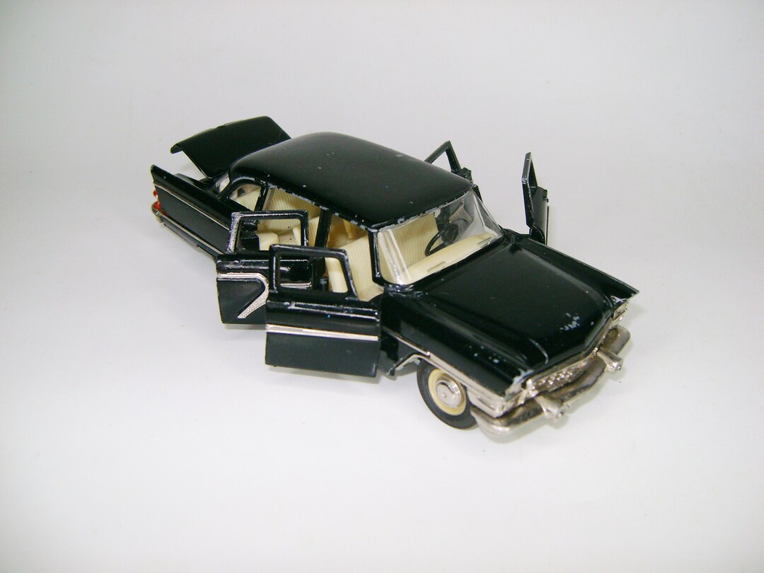 Collectible Model Soviet VIP Sedan Limousine GAZ 13 Chaika Seagull 1959 ...
