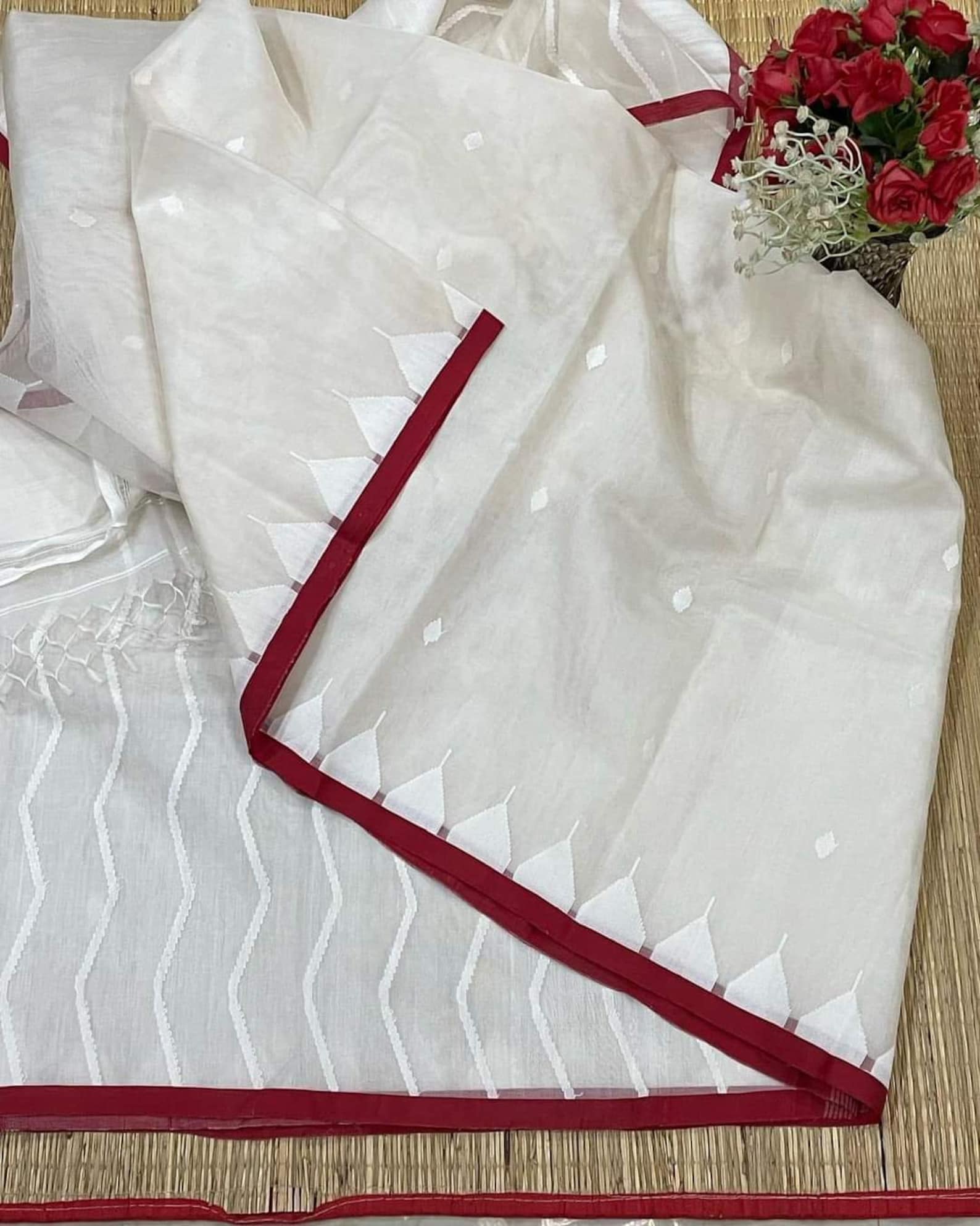 Pure White Muslin Jamdani Saree With Thin Red Border/handmade Bengali ...