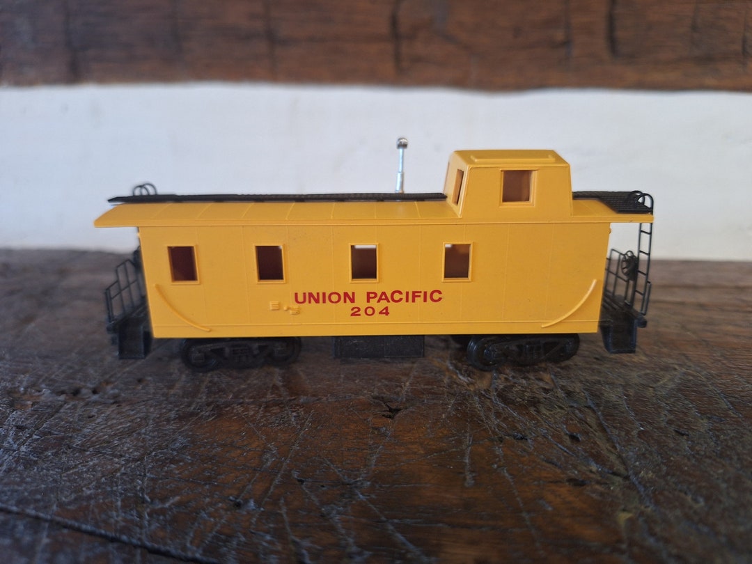 Vintage HO Scale Union Pacific Caboose #204 by Bachmann - Etsy