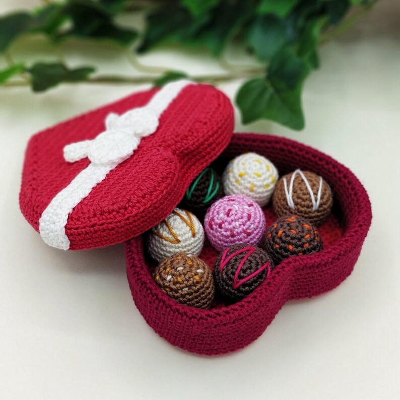 Crochet Valentine's Day Heart-shaped Box Pattern With Small Chocolates ...