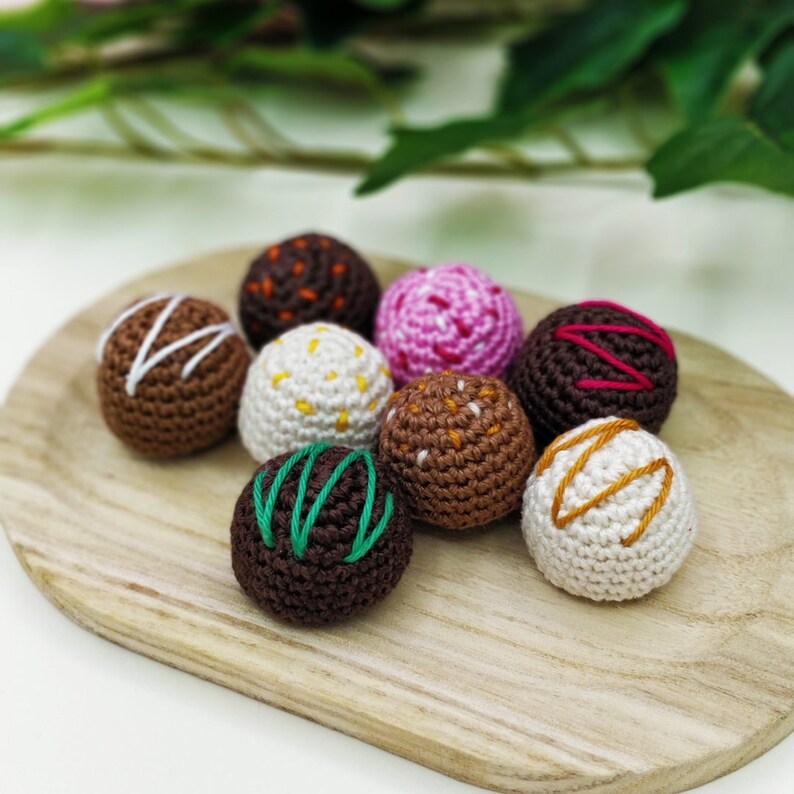 Crochet Valentine's Day Heart-shaped Box Pattern With Small Chocolates ...
