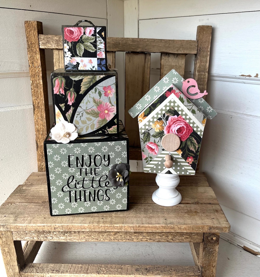 Floral Mantel Block Decor Done in Shabby Floral Farmhouse Design for ...
