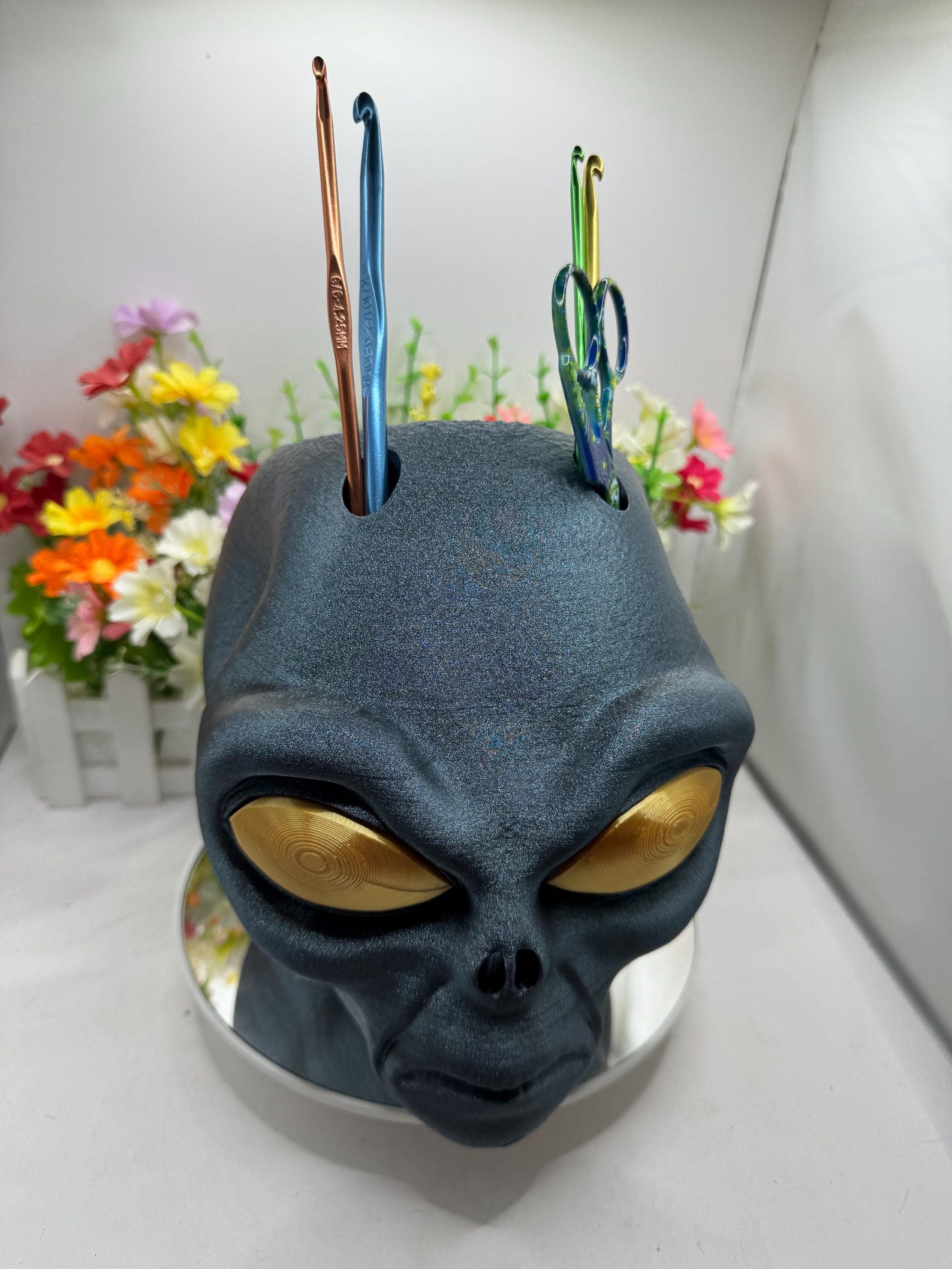 Alien Yarn Bowl With Tool Holes | 3D Printed | Alien Head Yarn Bowl ...