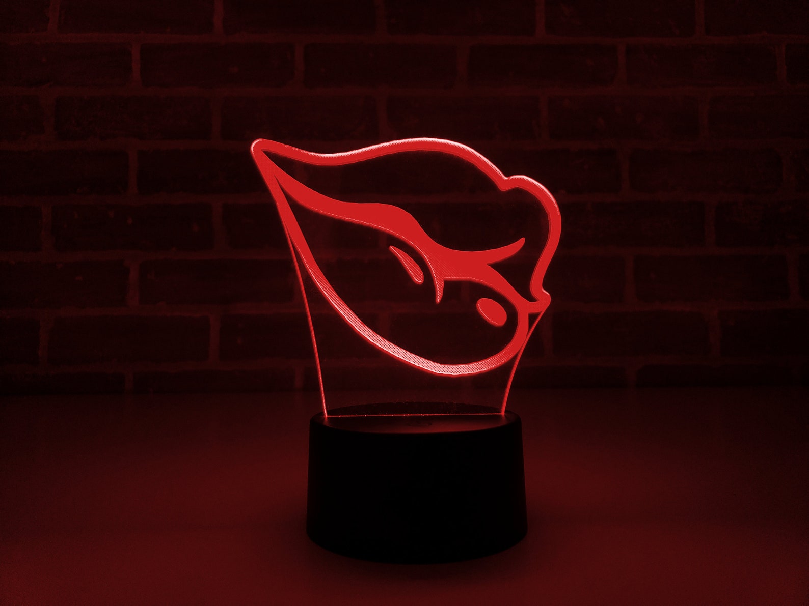 Sims Kiss Edge Lit LED Lamp - Etsy