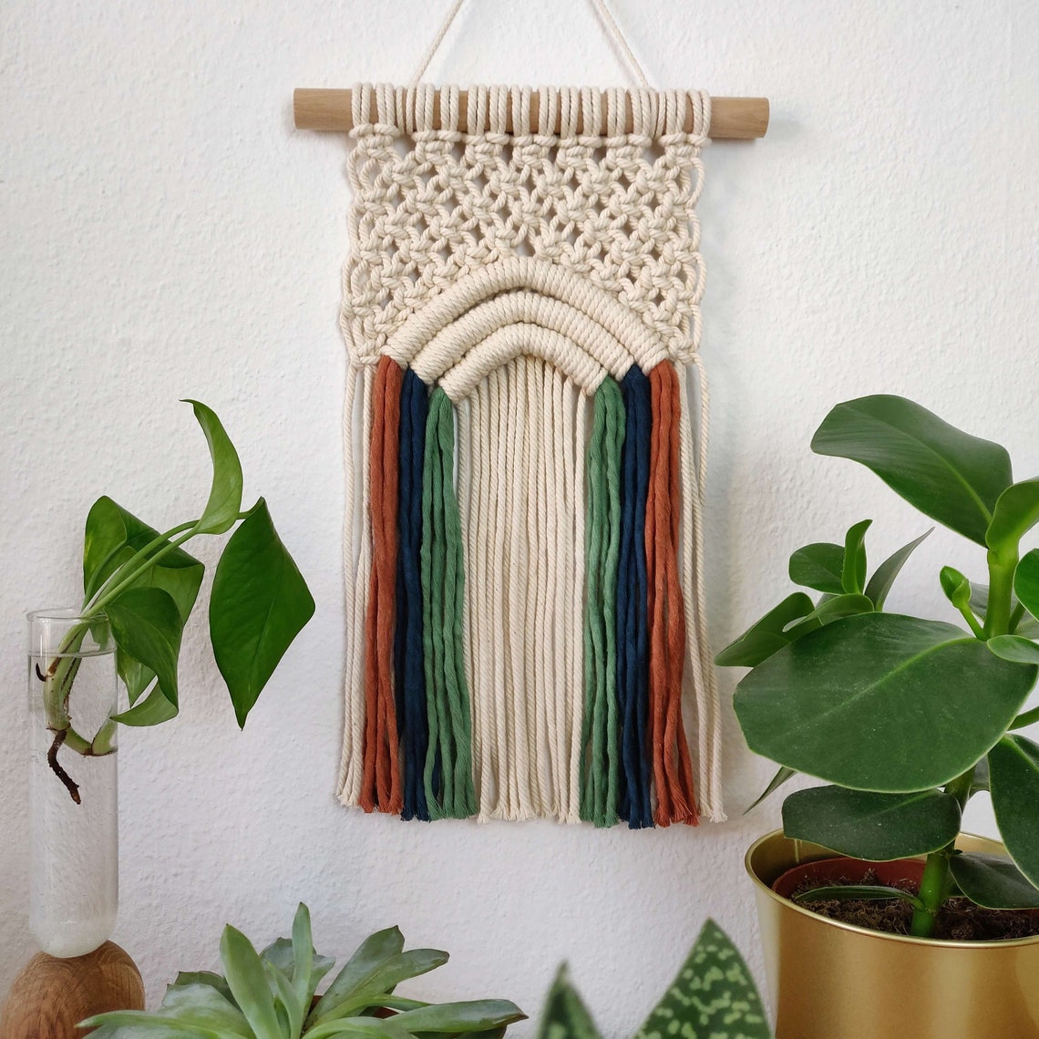 Instrucciones de bricolaje en macramé para colgar en la pared, arcoíris ...