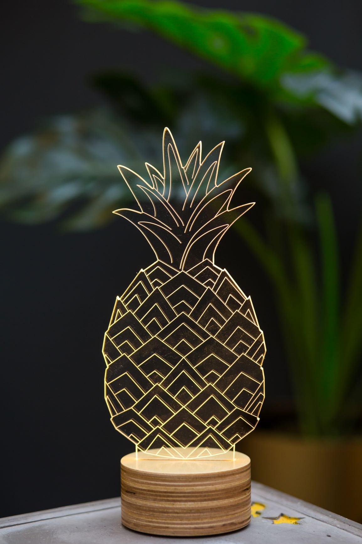 The Original PINEAPPLE BULBING Optical Illusion 2D to 3D Table Lamp ...