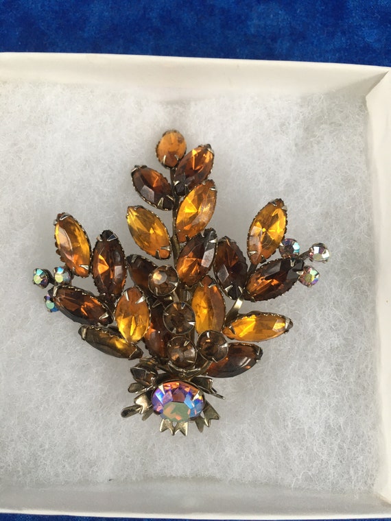 Vintage Pin Shaped Like a Leaf | Etsy