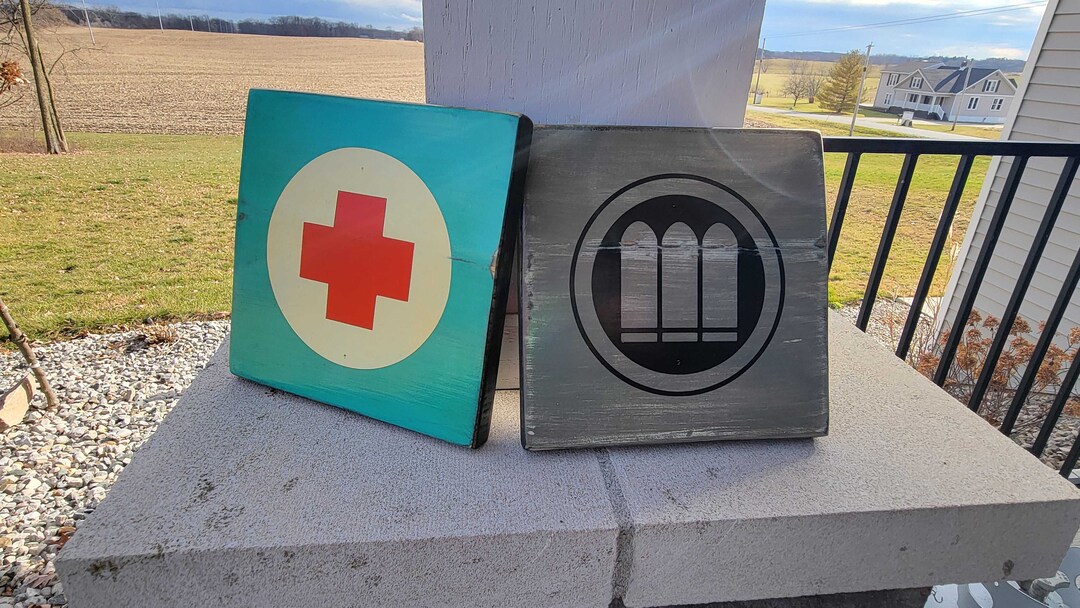 Distressed TF2 Themed Ammo and Health Pack Wall Signs - Etsy
