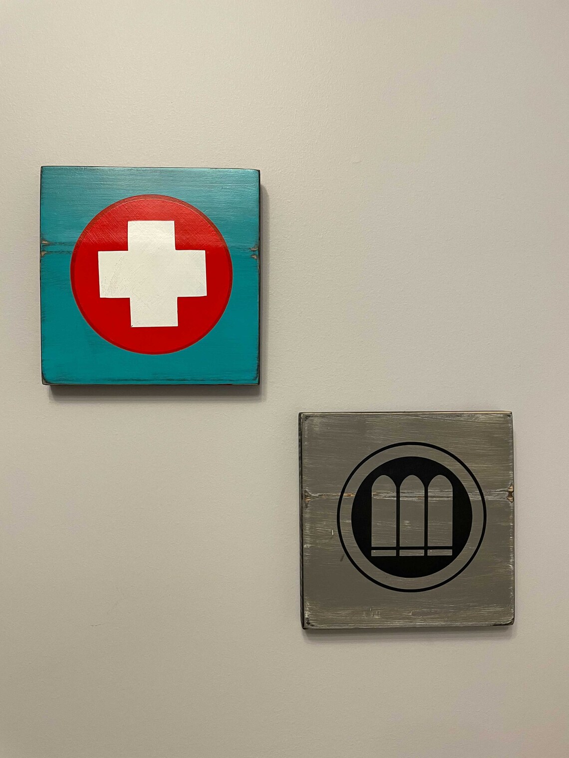 Distressed TF2 Themed Ammo and Health Pack Wall Signs | Etsy