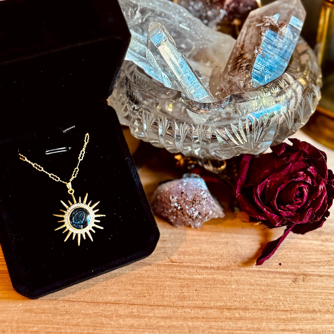 Starburst / Sunburst Celestial Pet Ashes Keepsake Pendant: Cremation ...
