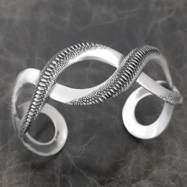 Mobius Bangle - Etsy