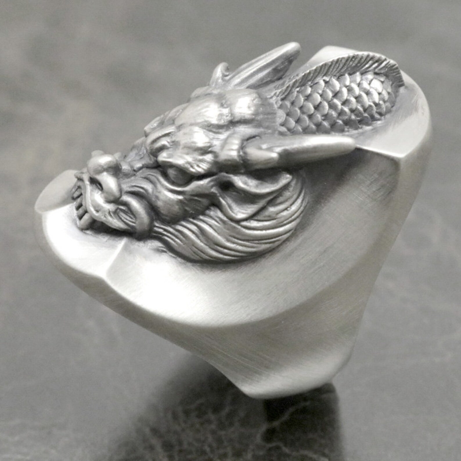 RYU Ring - Etsy