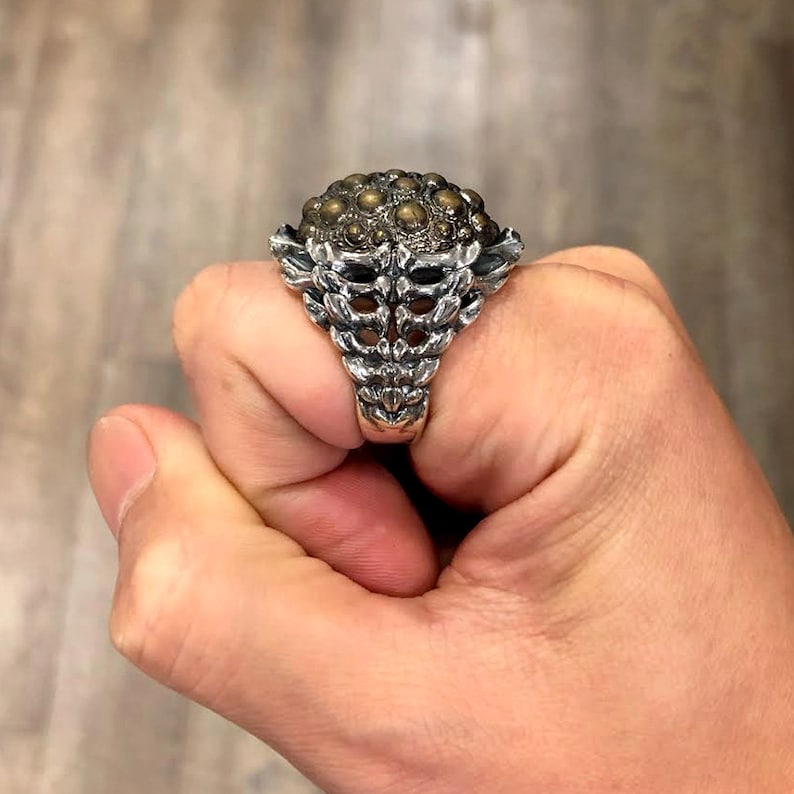 Creature Rib Ring / SFD-R-130 | Etsy