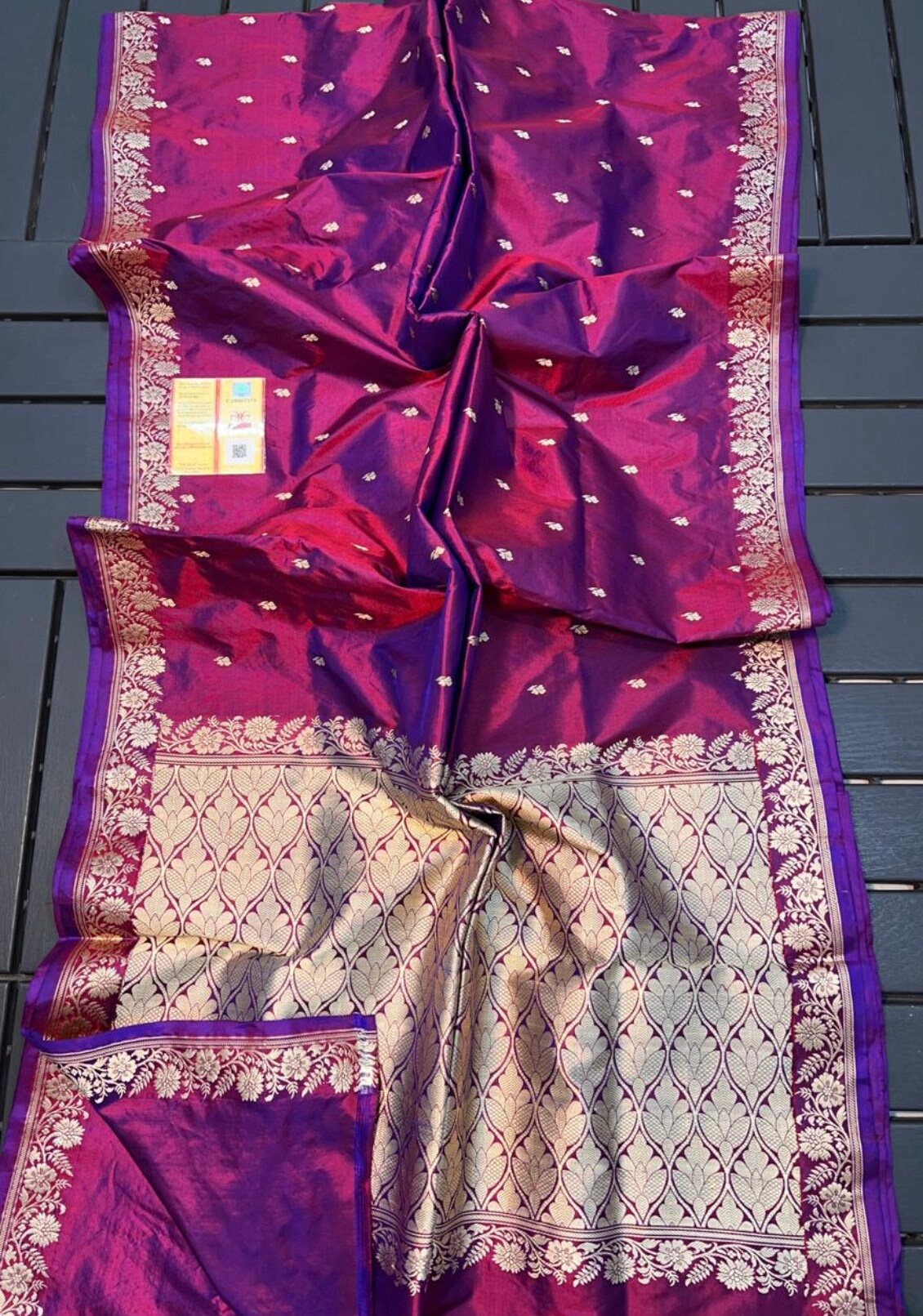 Beautiful Handloom Pure Banarasi Katan Silk Sari With Resham Booties ...