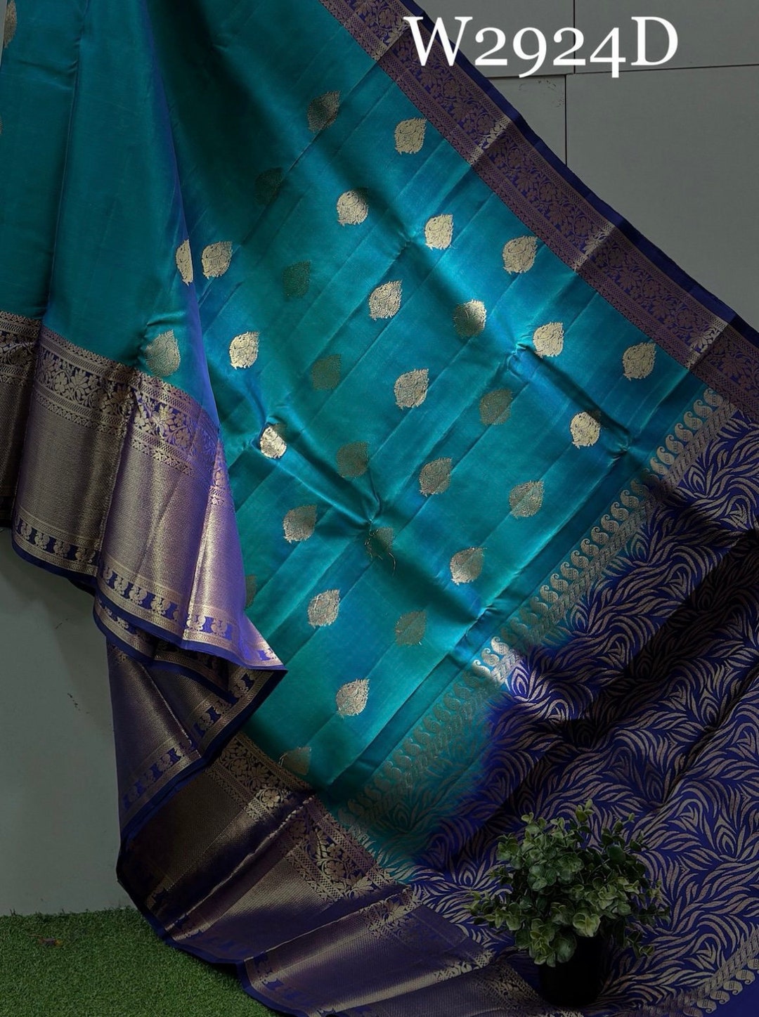 Beautiful Pure Handloo Kanchi Pattu Sari With All Over ZARI Weaving ...
