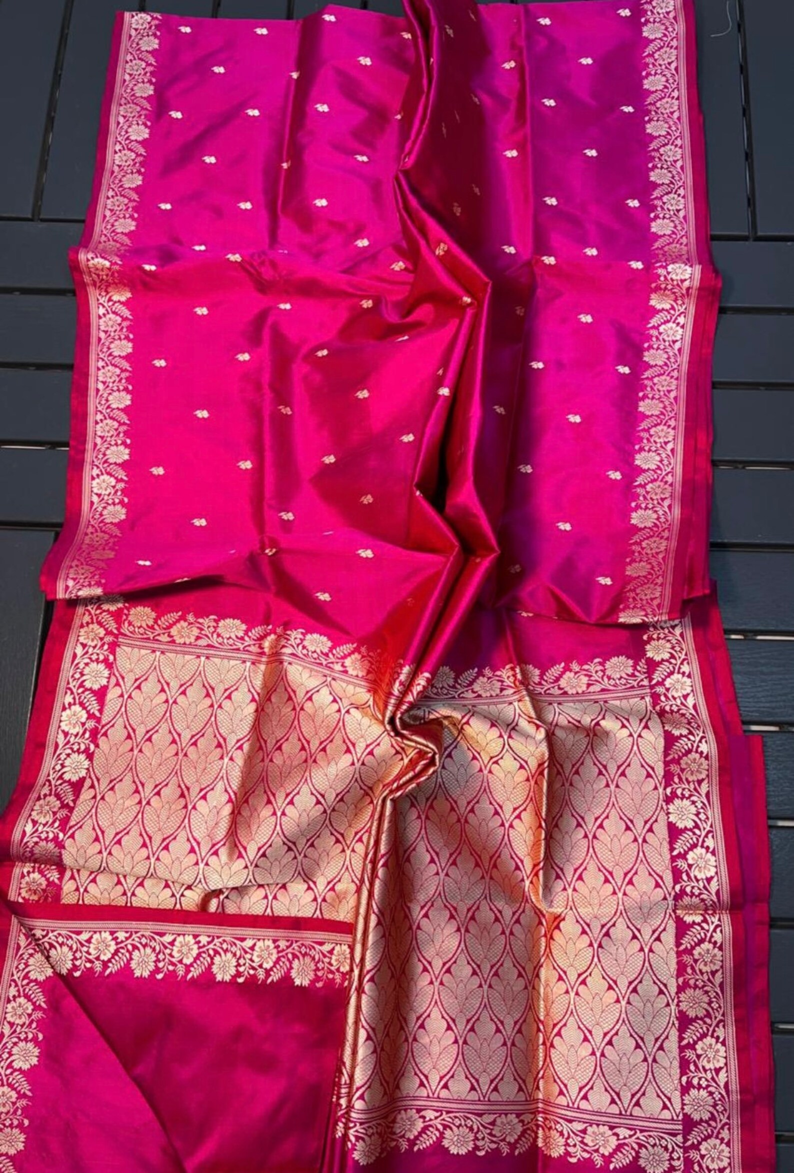 Beautiful Handloom Pure Banarasi Katan Silk Sari With Resham Booties ...
