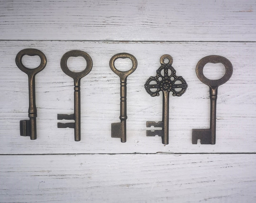 Decorative French Cast Antique Iron Brass Coating Plated Vintage Keys ...