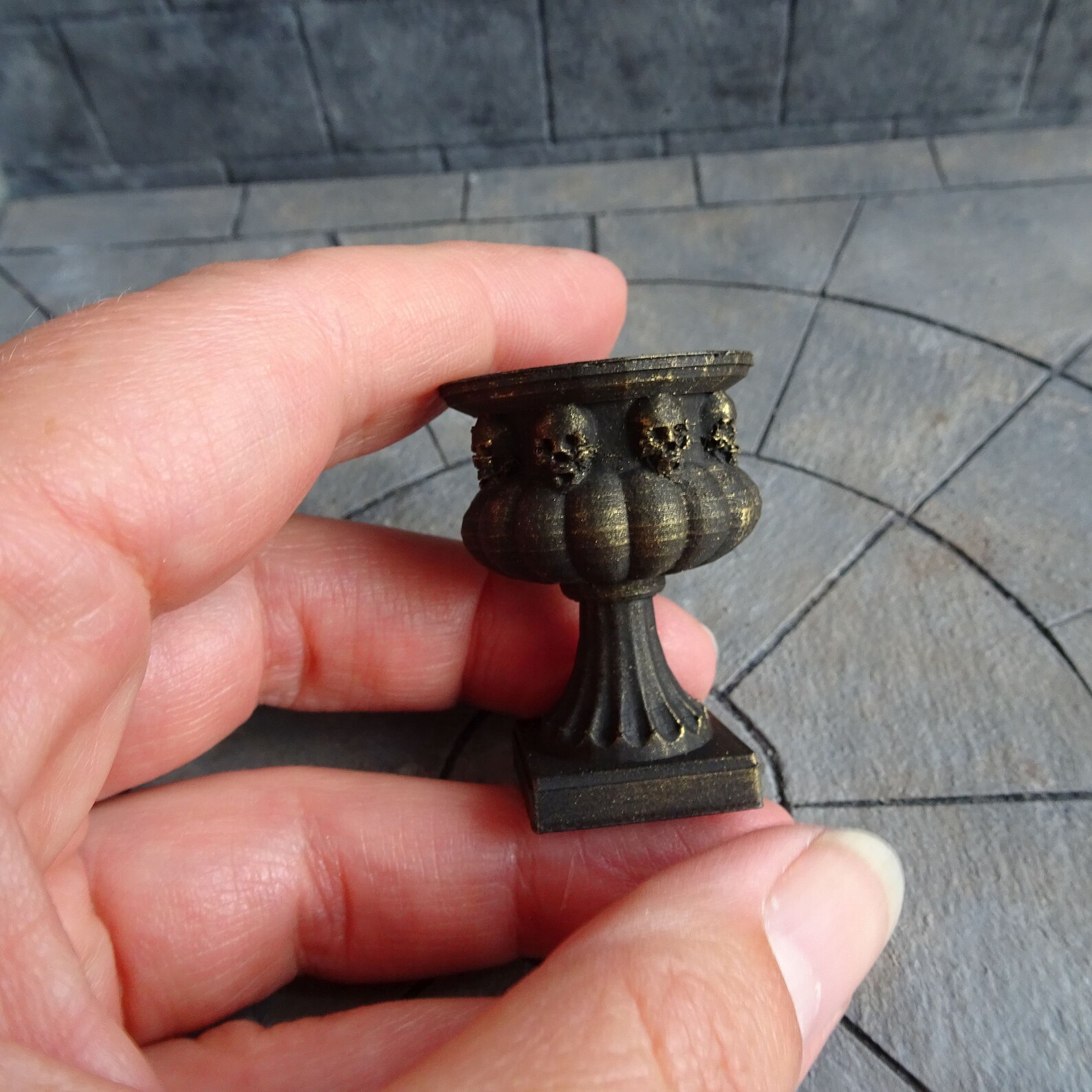 Miniature Cemetery Urn, Haunted Dollhouse, Halloween, Horror Scene, 1: ...