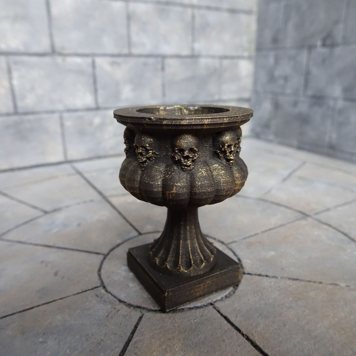 Miniature Cemetery Urn, Haunted Dollhouse, Halloween, Horror Scene, 1: ...