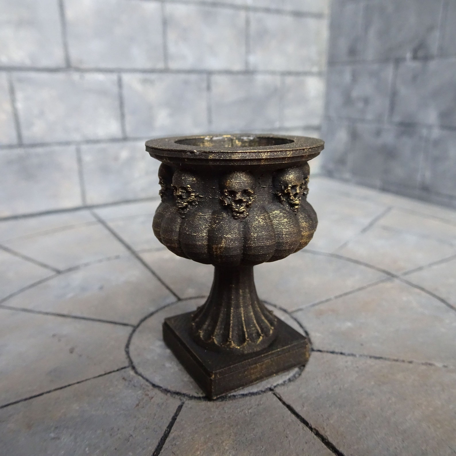 Miniature Cemetery Urn, Haunted Dollhouse, Halloween, Horror Scene, 1: ...
