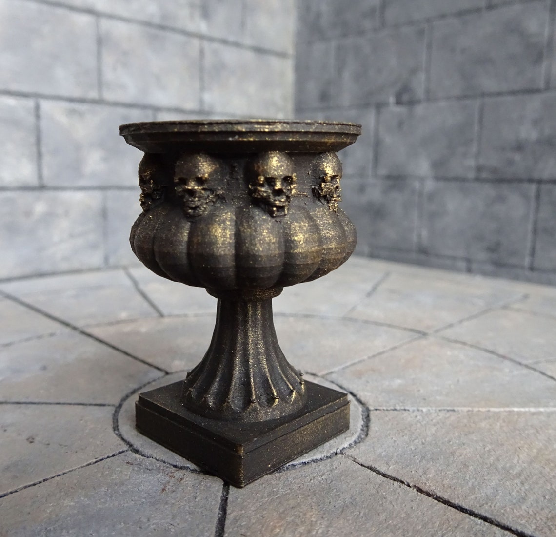 Miniature Cemetery Urn, Haunted Dollhouse, Halloween, Horror Scene, 1: ...