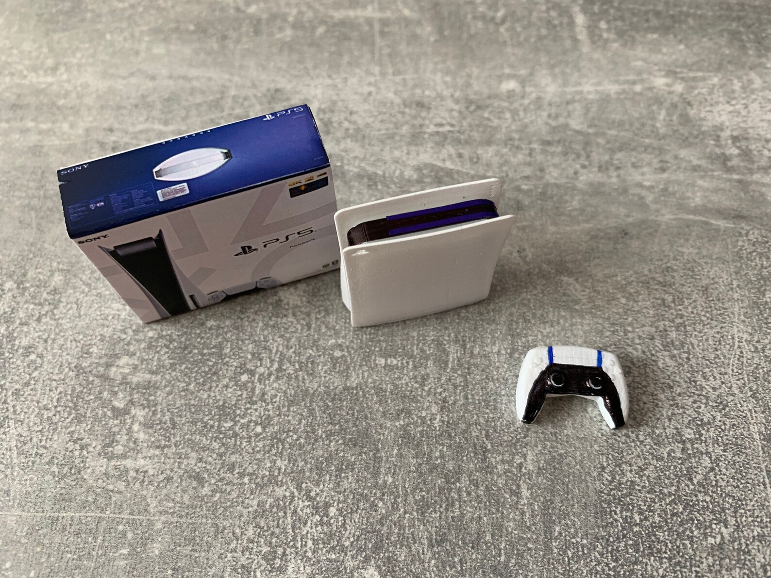 PS5, Miniature Console, 4 Games + Controller + Box. Miniature Fan Art ...