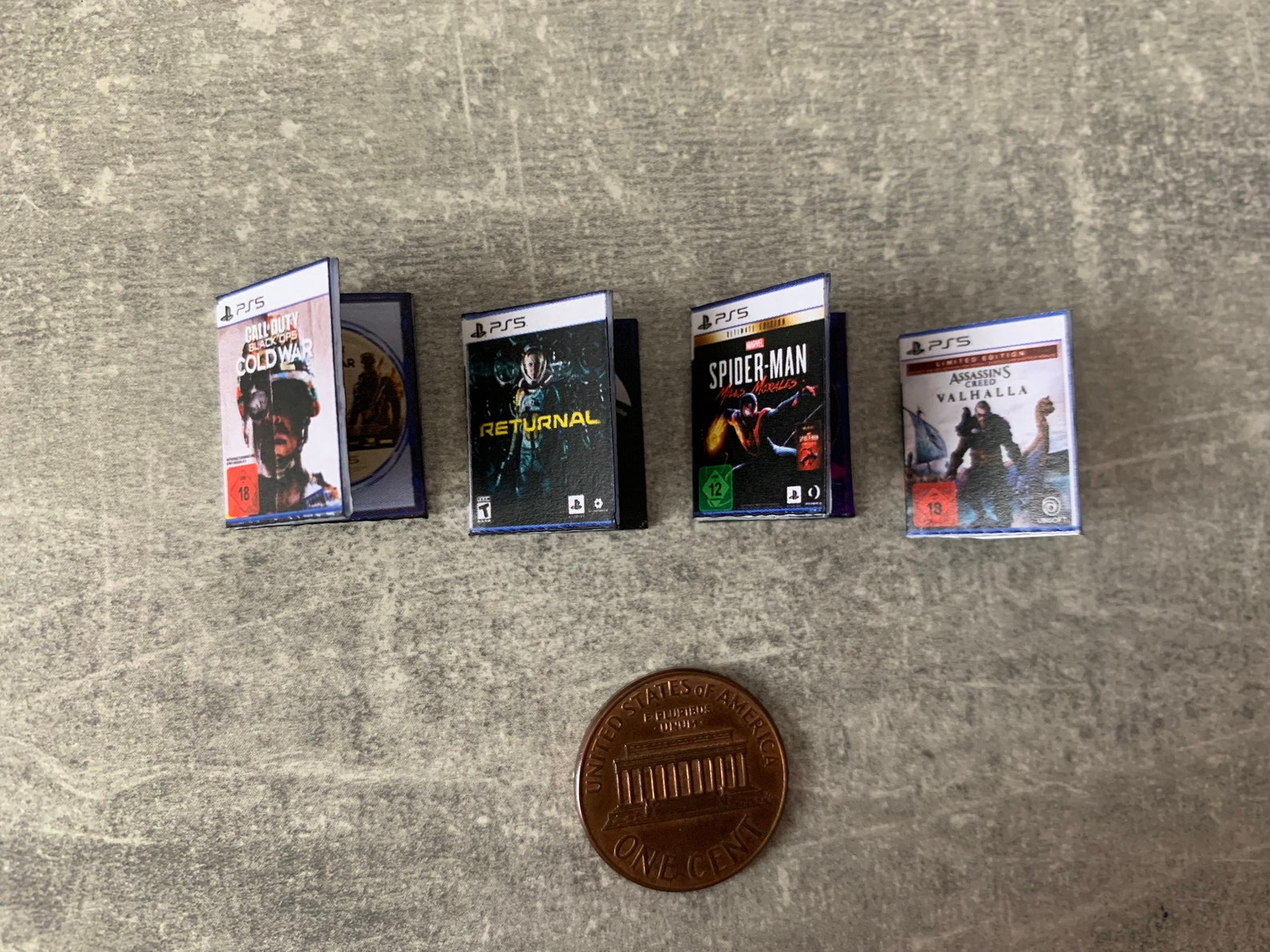 PS5, Miniature Console, 4 Games + Controller + Box. Miniature Fan Art ...