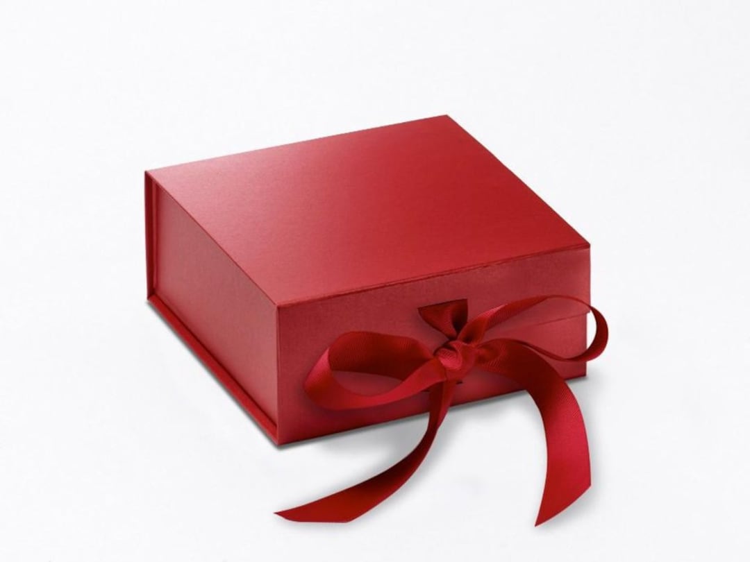 Small Red Gift Box With Magnetic Snap Fastening and Ribbon Ideal for ...