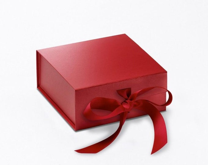 Small Red Gift Box With Magnetic Snap Fastening and Ribbon Ideal for ...