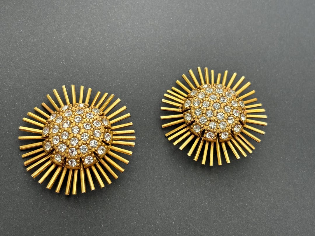 Vintage Signed Askew London Round Sunburst Gold Plated and Crystal Clip ...
