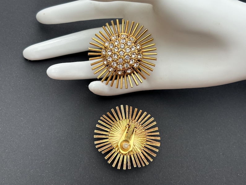 Vintage Signed Askew London Round Sunburst Gold Plated and Crystal Clip ...