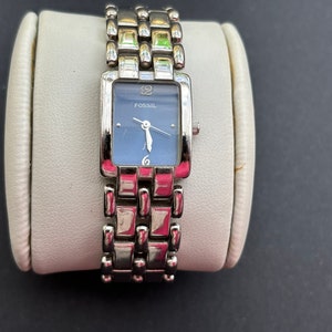 Vintage Fossil Ladies Wristwatch in Silver Tone Metal With Blue ...
