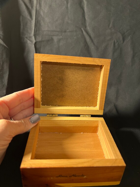 Vintage hinges wooden souvenir jewelry box - Gem
