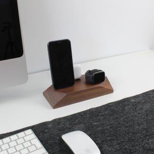 Triple Charging Station, 3-1 Docking Station Apple Smartwatch Charger ...