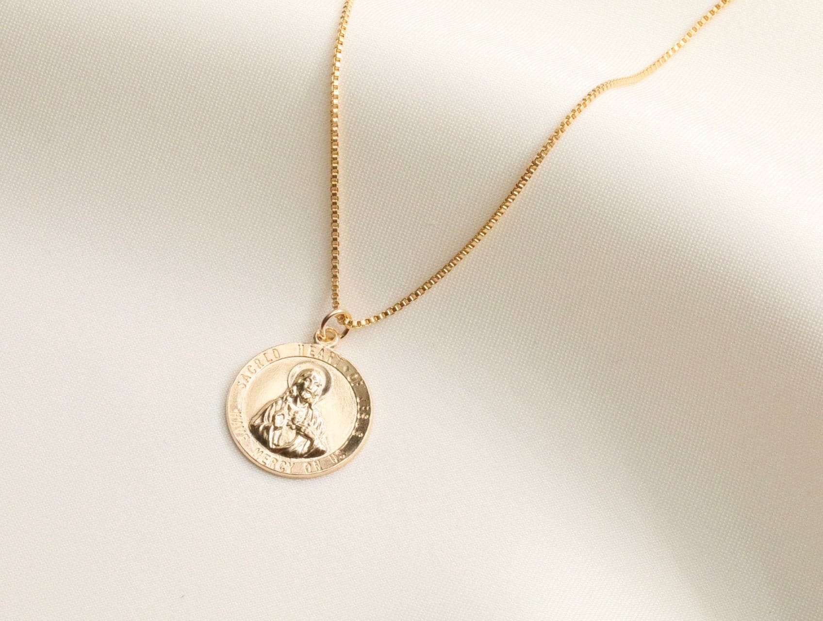 14k Gold Filled Jesus Christ Necklace / Sacred Heart Necklace | Etsy