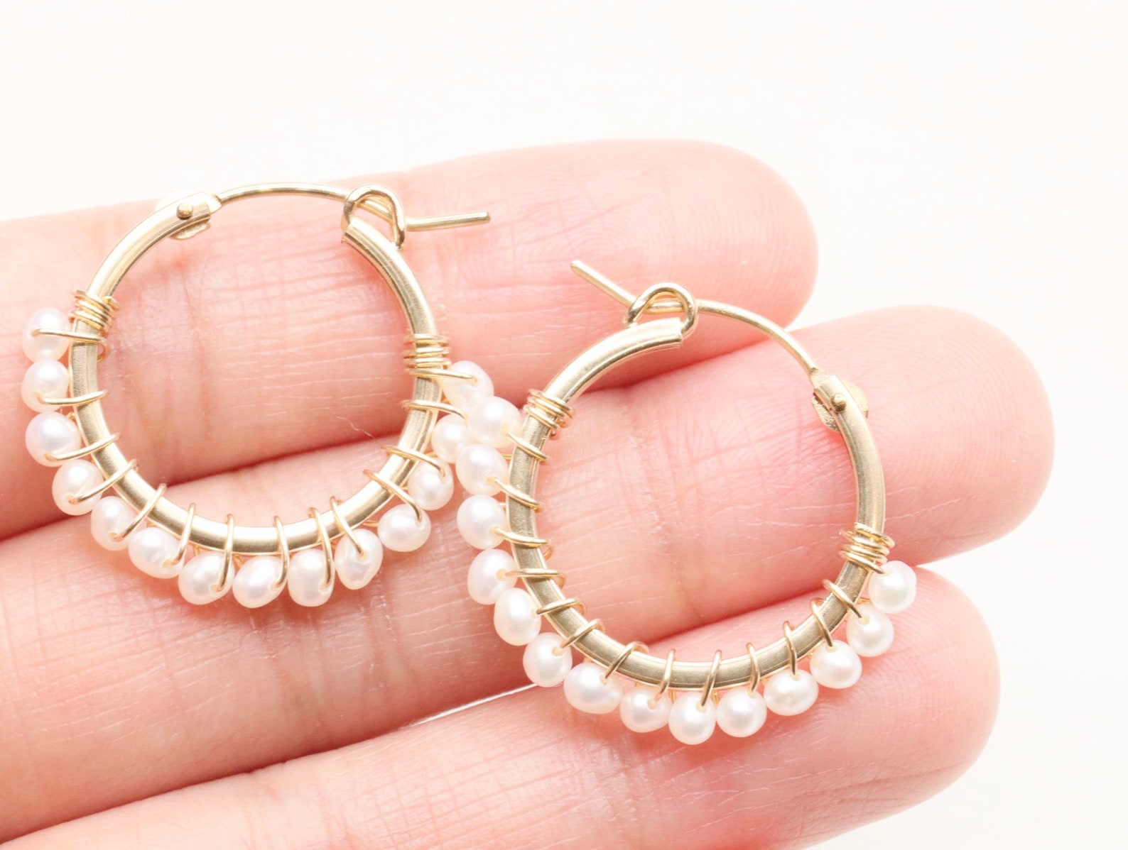 Classic Pearl Hoop Earrings / Pearl Earrings / Flex Hoop - Etsy