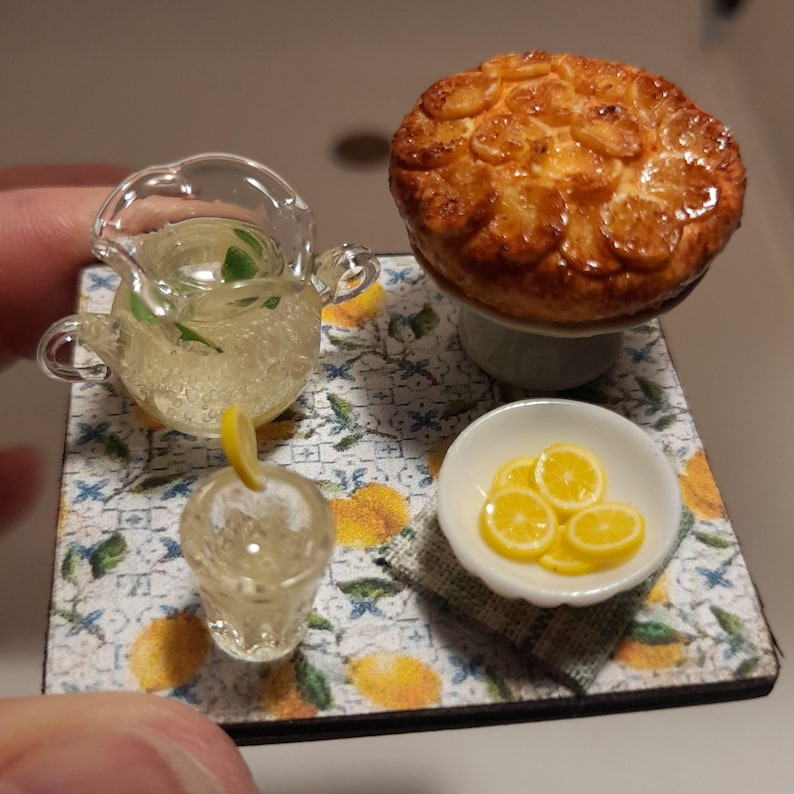 Mini torta rovesciata al limone, scala 1:12 - miniatura per casa delle ...