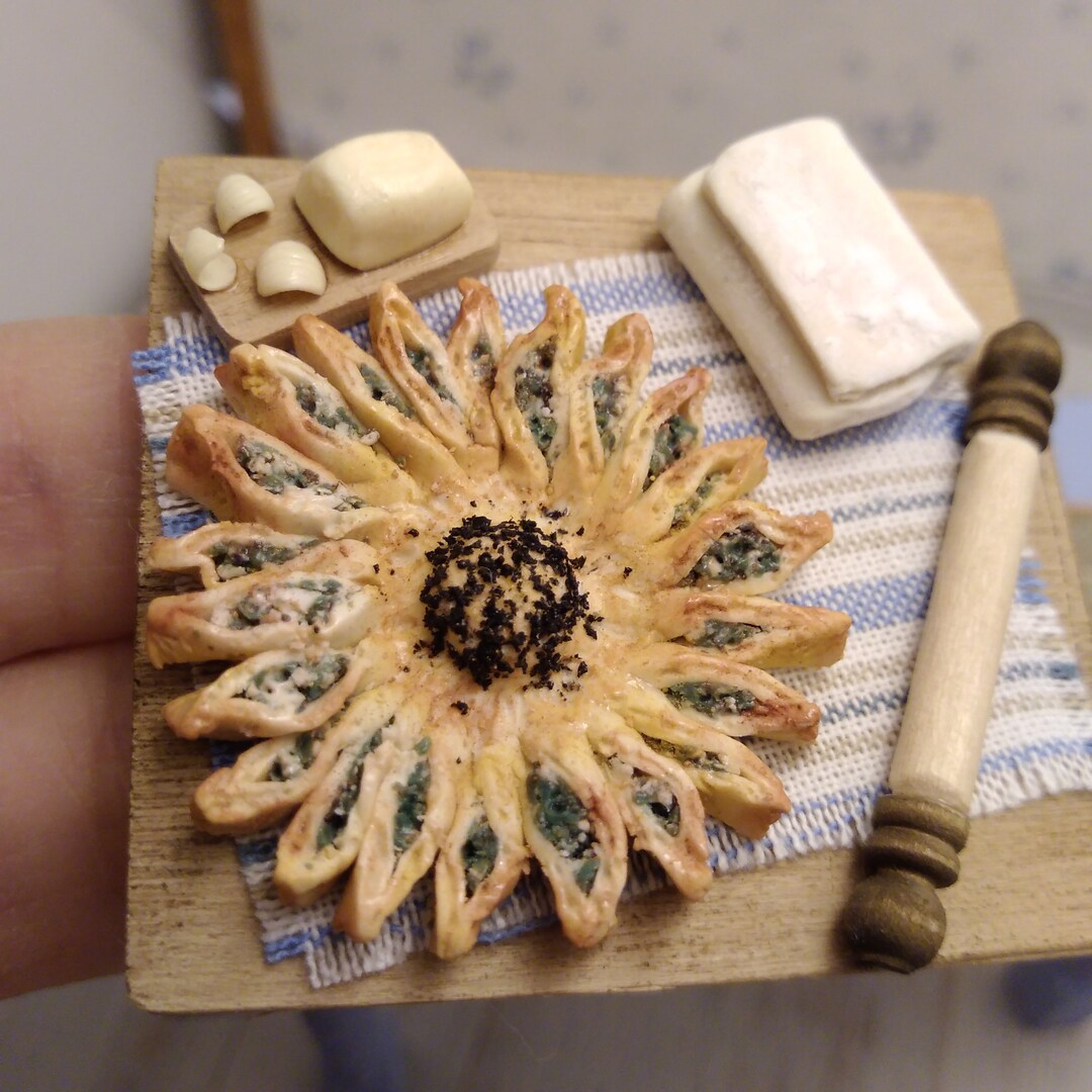 Miniature Sunflower-shaped Puff Pastry Savory Pie, 1:12 Scale - Etsy