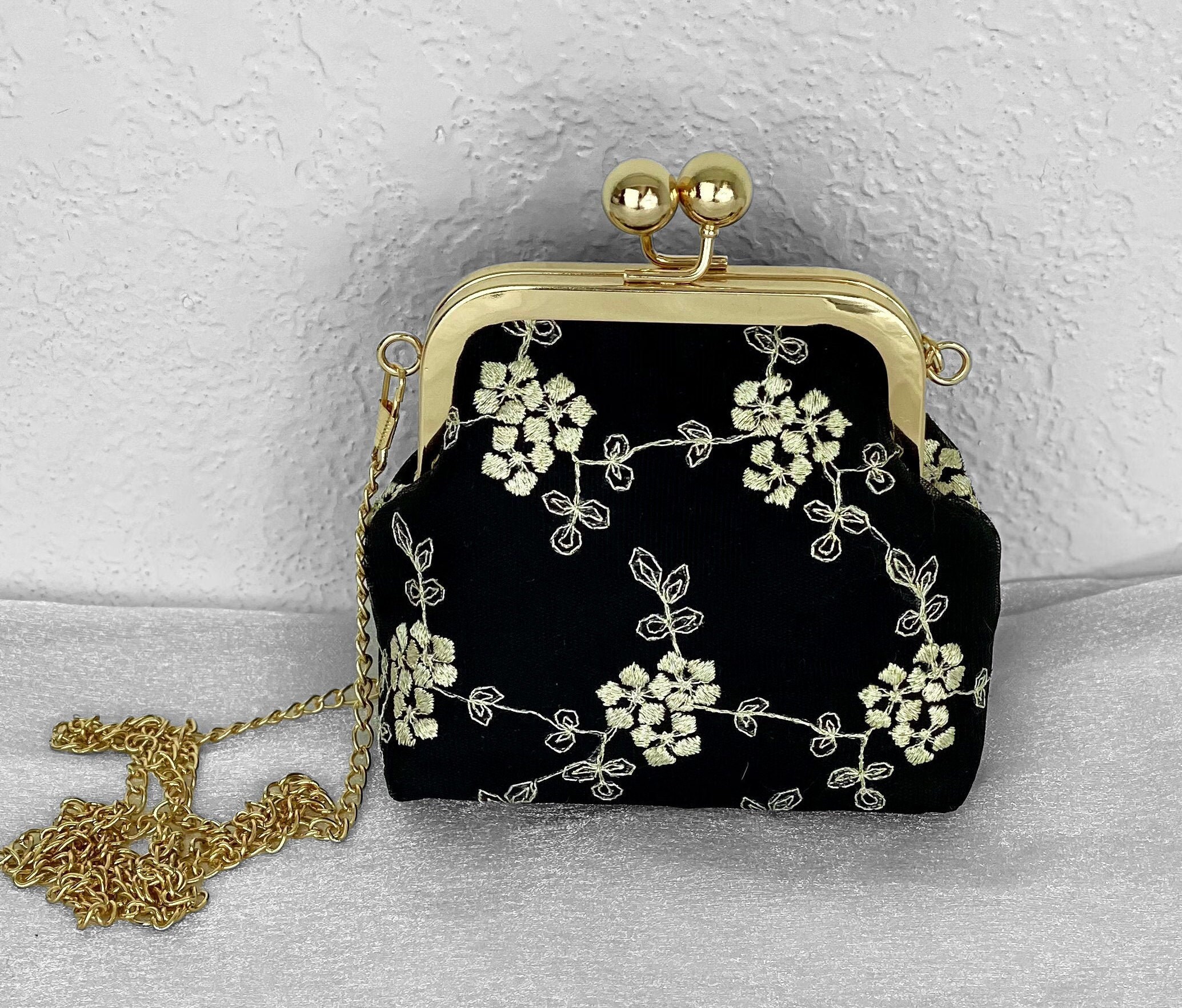 Kiss Look Coin Purse / Change Purse / Coin Handbag Gift / - Etsy