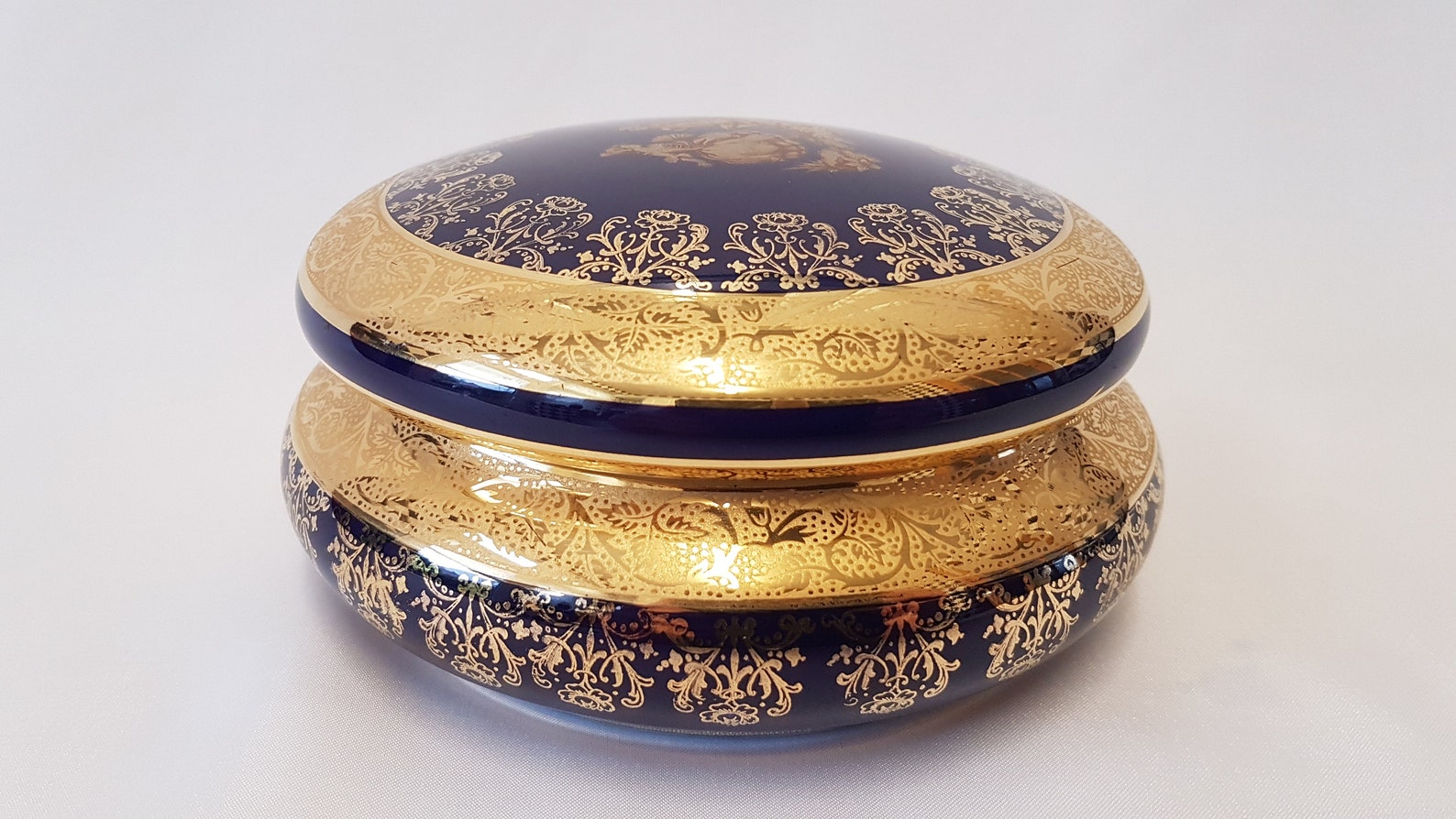 Le Roy Porcelain Trinket / Powder Box. Limoges, France - Etsy