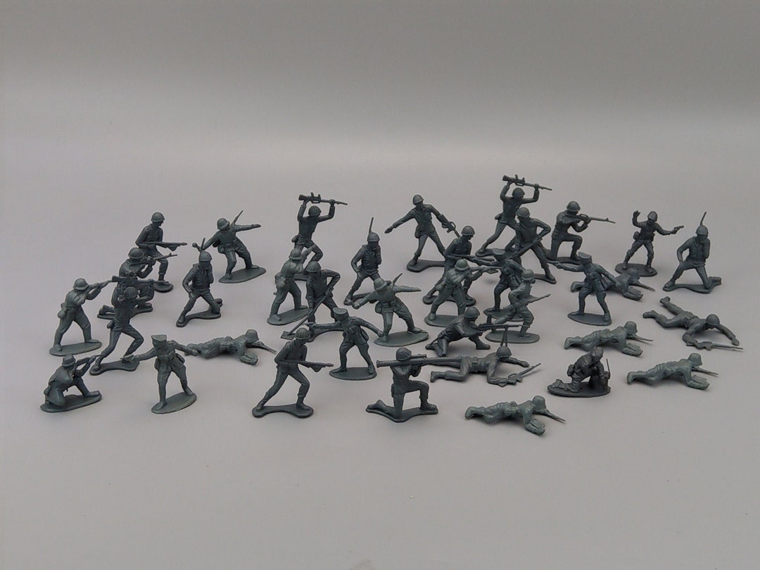 Vintage Toy 36 Miniature Plastic Soldiers Gray Army Made in Hong Kong ...
